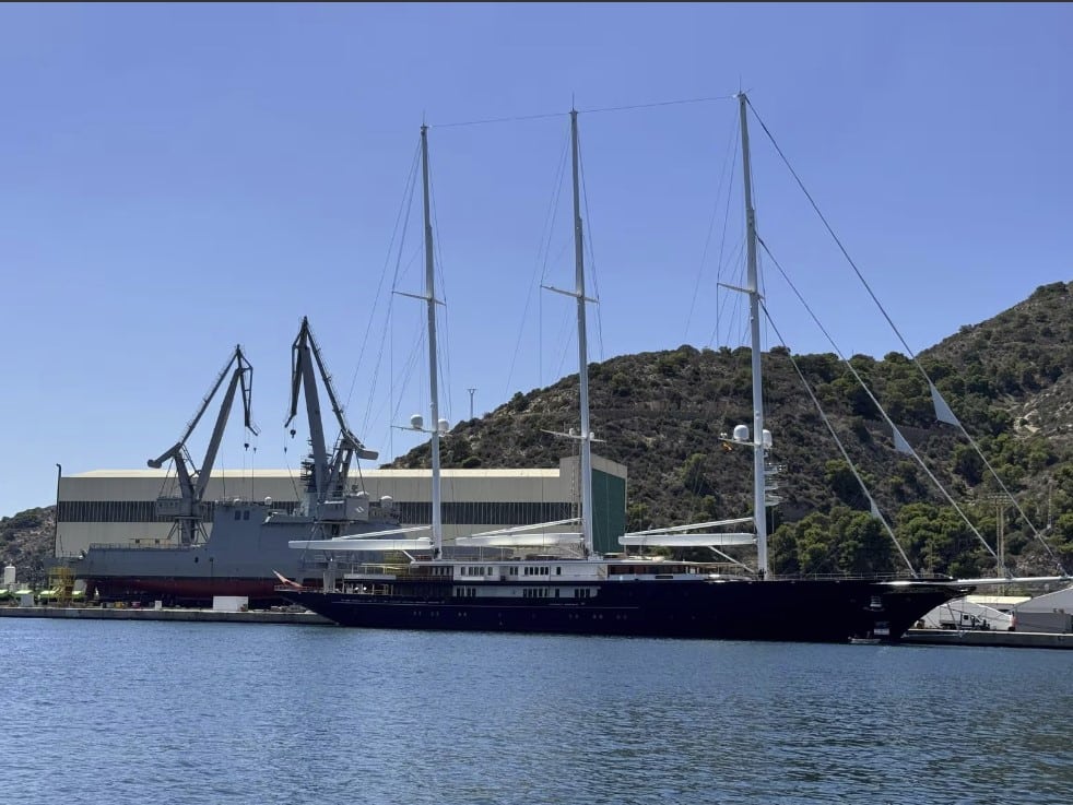 Amazon founder Jeff Bezos' luxury yacht docks in Cartagena - News ...