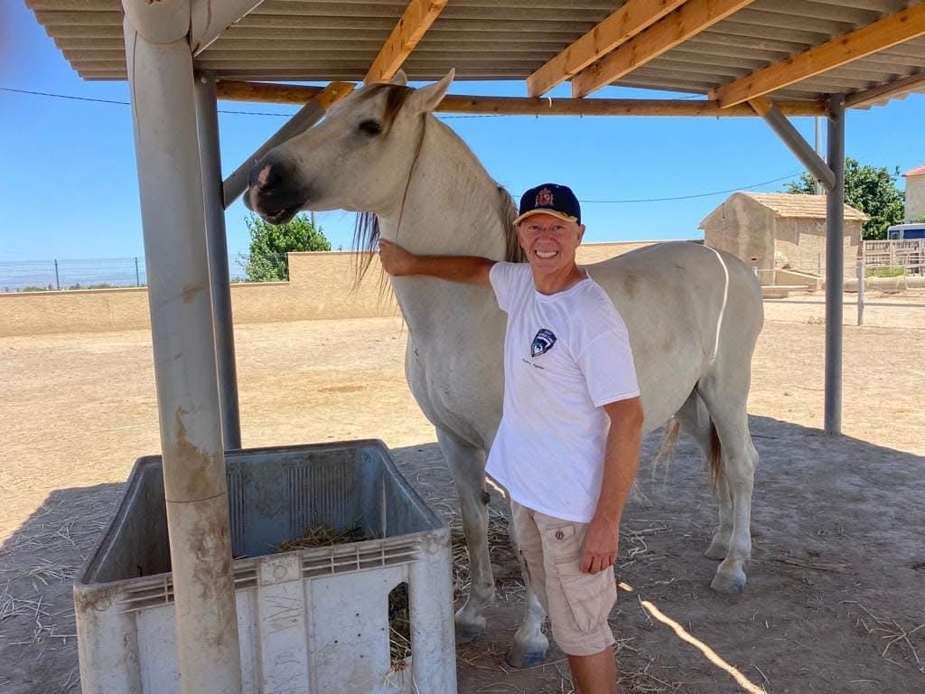 Pensjonert fosterhjem tar på den episke Rhin-syklusen for å hjelpe ...