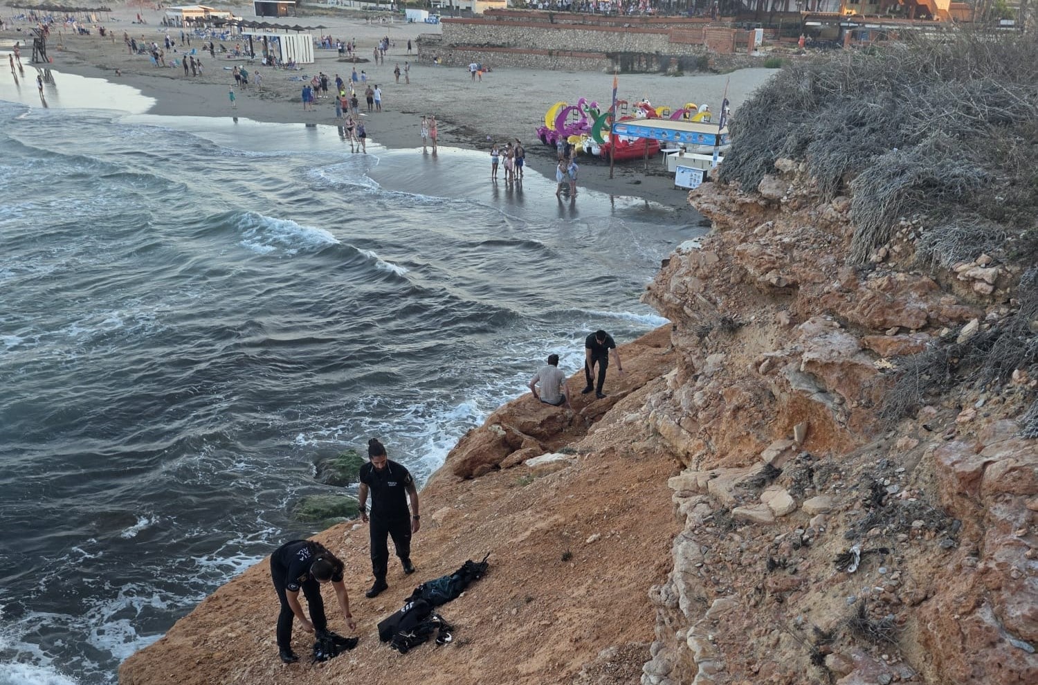 Father’s Heroic Beach Rescue Turns Into Life-Threatening Ordeal in ...